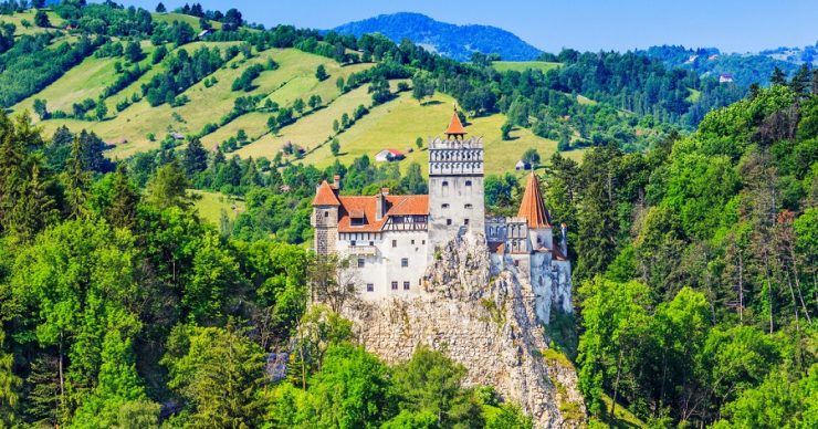 Castelul Bran,una dintre cele mai preţioase construcţii din lume.Se ...