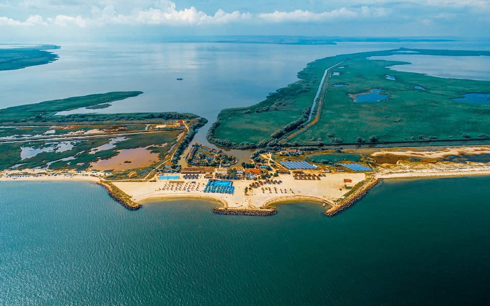 Plaja de la Gura Portiței, un colț de rai unic în Europa de care mulți ...